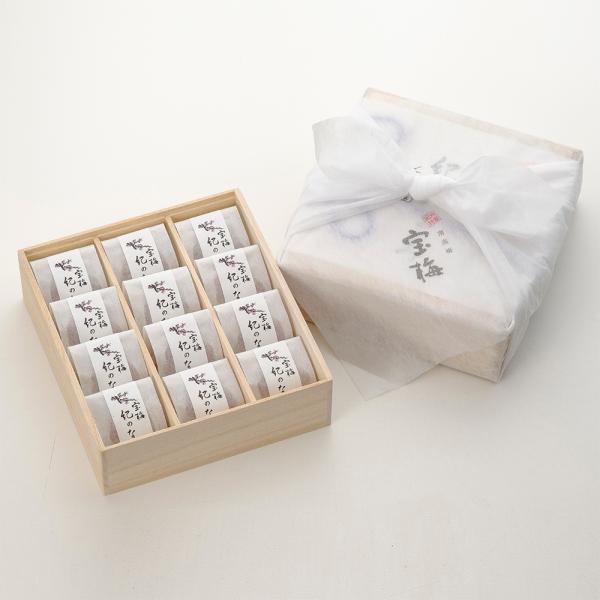 4Lサイズの大粒の梅だけを厳選し、できたての風味をそのまま、ひとつひとつ大切に包み込んでいます。きめ細かい柔らかな皮に、ふっくらとした果肉が絶品。最高級の風味と豊かな味わいをお楽しみください。手土産に、お中元・お歳暮のギフトに、大切な方への...