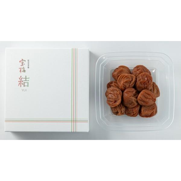 【発売日：2026年02月05日】【ふっくらとした果肉と塩分控えめのまろやかな味わいが特徴です】■商品番号：Y-24■内容量：280g■粒の大きさ：約3L■塩分：約10%■サイズ：17.0×17.0×4.8(cm)縦横高■原材料名：梅、漬け...