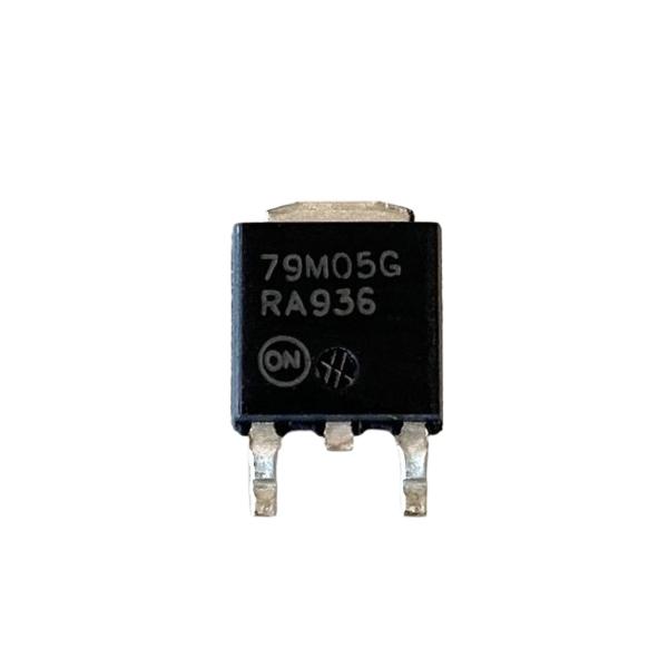 メーカー： onsemi製品概要：電圧レギュレータ　リニア出力構成：ネガティブ出力タイプ：固定レギュレータ数：1電流-出力：500mAパッケージサイズ：DPAK