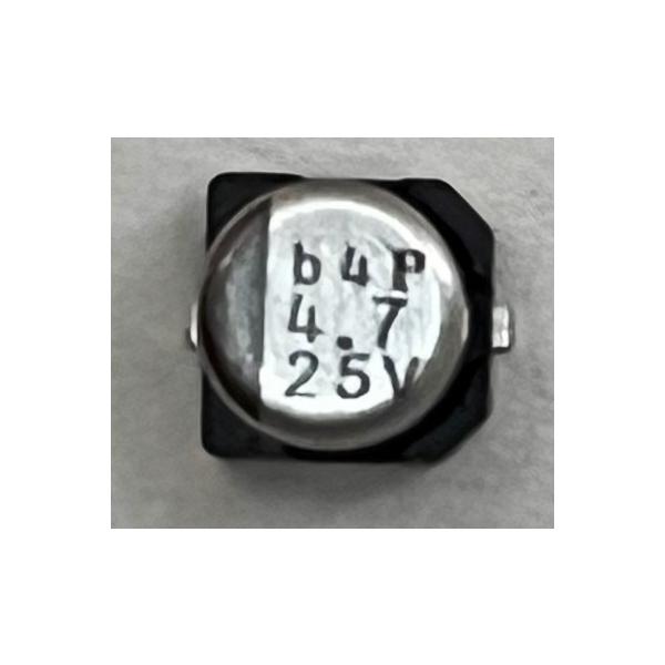 製品概要：アルミ電解コンデンサ　メーカー：ニチコン静電容量：4.7uF定格電圧：25V許容誤差：±20％実装タイプ：SMTサイズ：φ4*4.3mm