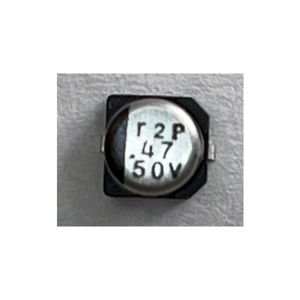 製品概要：アルミ電解コンデンサ　メーカー：ニチコン静電容量：0.47uF定格電圧：50V許容誤差：±20％実装タイプ：SMTサイズ：φ4*5.4mm