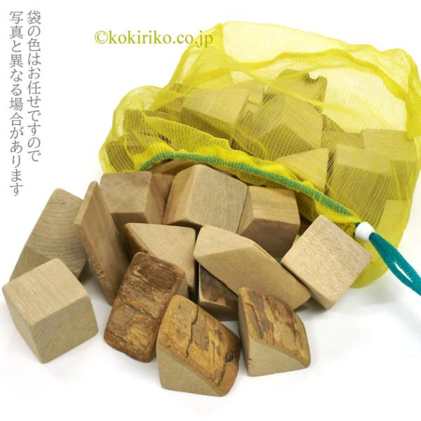 ＜商品内容＞　くすのきブロック　１袋----------------------【原材料】 くすのき（国産）【重　量】 １kg【備　考】・自然素材そのものですので、キズやシミ、色ムラなども大いにあります。あらかじめご了承ください。・個数、形...
