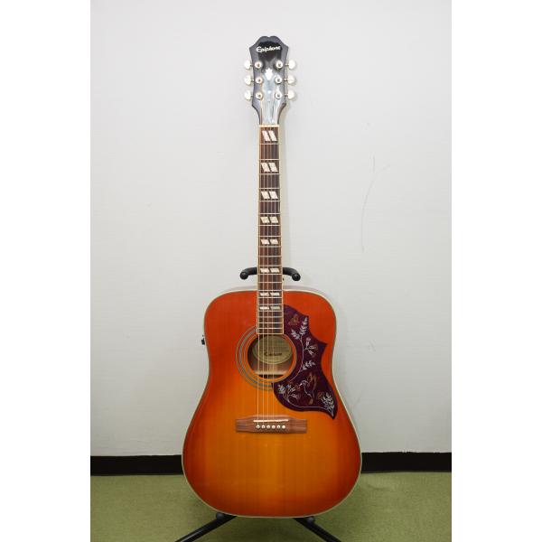 "J-45"と共にGibsonの絶対的看板商品として人気な”Hummingbird”を直径ブランドEpiphoneが初心者にも手が出しやすい価格で製作したエレアコタイプ。そ圧倒的なルックスとマホガニー・バック＆サイド/ソリッド・スプルース・...