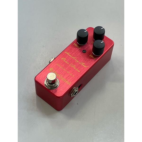 コンパクトなサイズにBJFデザインによる上質なギターアンプが持つトーンを備えたモダンなオーバードライブ。ゲイン幅が広く、クリーンブーストからハードなディストーションまで幅広いサウンドメイクを実現。ボディサイドにはLow Cutトリムも搭載、...