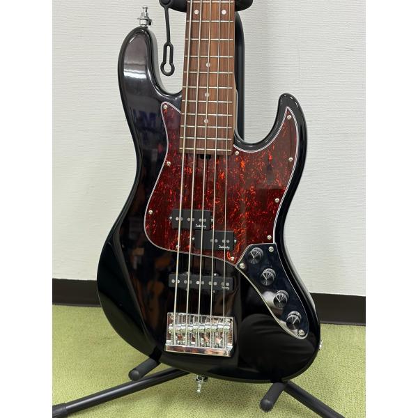 人気ベースブランド"Sadowsky"のエントリーモデル、Metro Expressの5弦モデル。ヘッドロゴがSadowskyになり、ネックにはローステッドメイプルを採用、ピックアップにも改良がくわえられた後期のモデル。PJレイアウトのピッ...