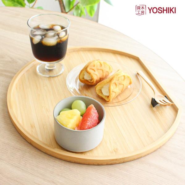 良木工房の竹製 半月盆トレイおしゃれでシックなデザインの竹製半月盆。普段のお盆としてはもちろん、お祝いの料理を美しく引き立てるトレイです。和食器にも洋食器にも合わせやすいナチュラルな雰囲気で、来客用のおもてなしにもぴったり。さまざまなシーン...