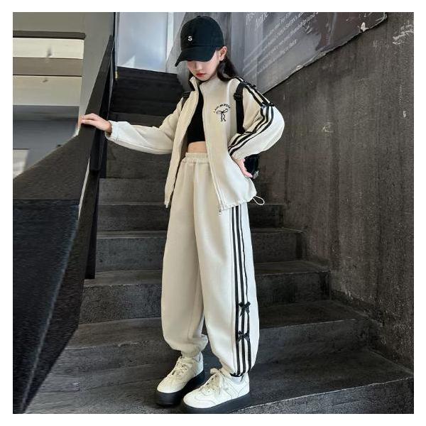 子供服 おしゃれ ジャージパーカー 女の子 上下セット スウェット セットアップ キッズ ジュニア スポーツウェア 部屋着カジュアル■素材：綿、ポリエステル■サイズ：110ー170ｃｍ※がっちり体型のお子様に普段よりワンサイズ上をおすすめし...