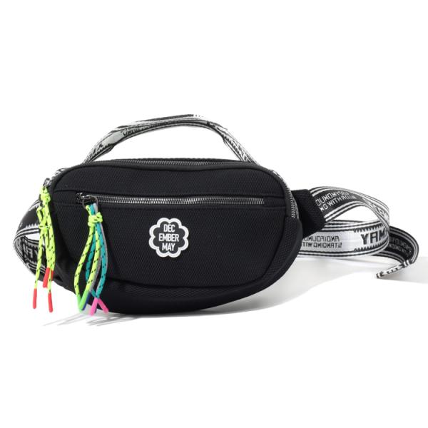 【Recommended】機能性とデザイン性を兼ね備えた万能バッグ柔らかくフィット感のあるメッシュ素材で、軽量ながら丈夫な設計。ショルダータイプとして両手を自由に使えるだけでなく、背面のフラップに収納すればカートバッグとしても活躍する2WA...