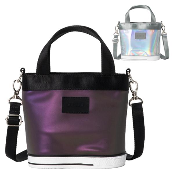 【商品情報】2026SSシーズンNEWモデルのTYPE-C miniに主役級の存在感を放つプリズム素材を組み合わせた小さいながらもスタイリングのアクセントに大活躍するアイテム。携帯電話やイヤホン、アクセサリー、鍵、日焼け止め、小さめのメイク...