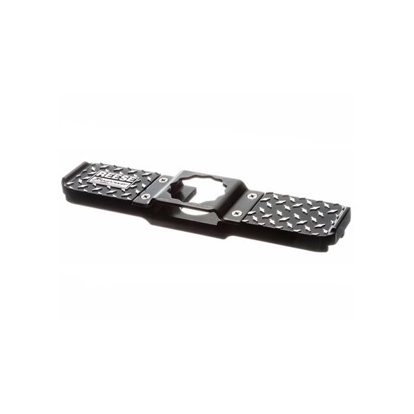 アメリカの大手トレーラーパーツメーカー、REESE社のヒッチボールマウント用ステップ、Tow and Goです。品番は7060200です。アルミ製で、ステップのサイズはヨコ35.5cm、タテ8.0cm、厚さは2.2cm（最厚部4.0cm)で...