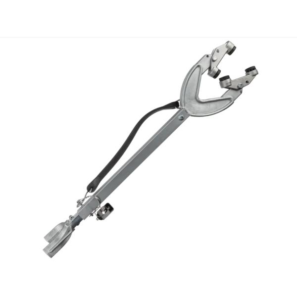 バスプロショップのトランサムセイバーのレギュラーサイズ です。船外機下部をトランサムセイバーで支える事によりエンジンの重量をトレーラーに分散させ、トランサムにかかる荷重を軽減します。全長は61cm〜91cmに5段階で調節可能ですので、キール...