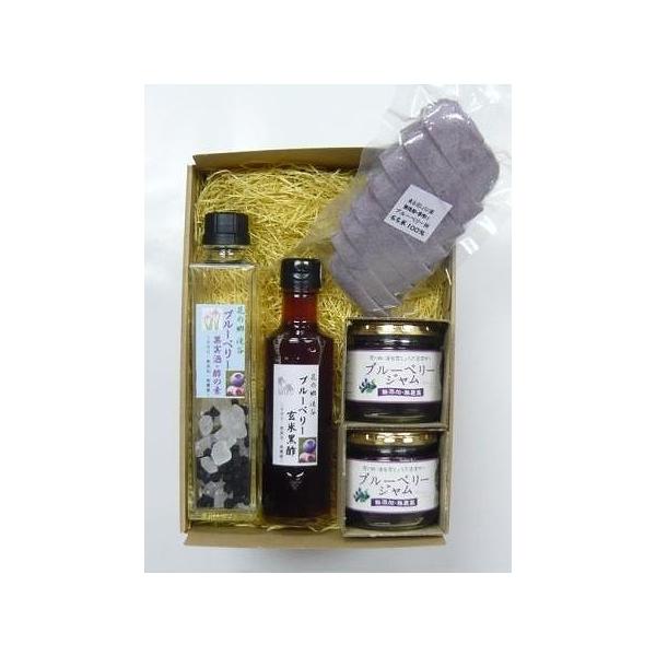 真夏の太陽をいっぱいに浴びた滝谷産のブルーべリーをふんだんに使って作り上げましたオリジナル商品セットです。すべて無添加加工なのでカラダにとってもやさしい商品です。ご自宅用だけでなくギフトにも大変喜ばれます。ブルーべリー果実酒・酢の素は焼酎又...