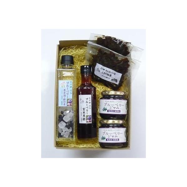 真夏の太陽をいっぱいに浴びた滝谷産のブルーべリーをふんだんに使って作り上げましたオリジナル商品セットです。すべて無添加加工なのでカラダにとってもやさしい商品です。ご自宅用だけでなくギフトにも大変喜ばれます。内容量 ブルーべリージャム200ｇ...