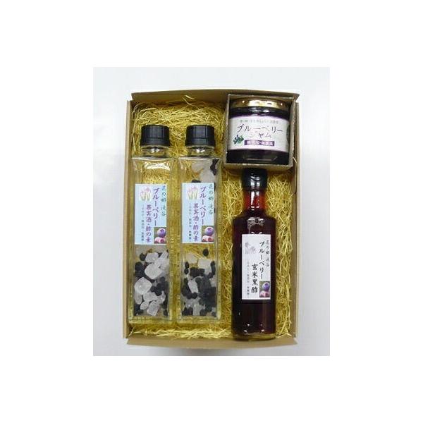 真夏の太陽をいっぱいに浴びた滝谷産のブルーべリーをふんだんに使って作り上げましたオリジナル商品セットです。すべて無添加加工なのでカラダにとってもやさしい商品です。ご自宅用だけでなくギフトにも大変喜ばれます。ブルーべリー果実酒・酢の素は焼酎又...