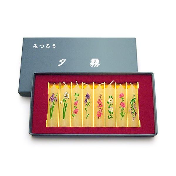 寸法：長さ6cm×径1cm箱寸法：縦9.5cm×横18cm×高さ2cm燃焼時間：約40分本数：8本入り季節の花の絵の入った四角い蜜蝋入り絵ろうそく(絵ローソク)です。親しい方へのお土産に、心ばかりの贈り物に最適です。