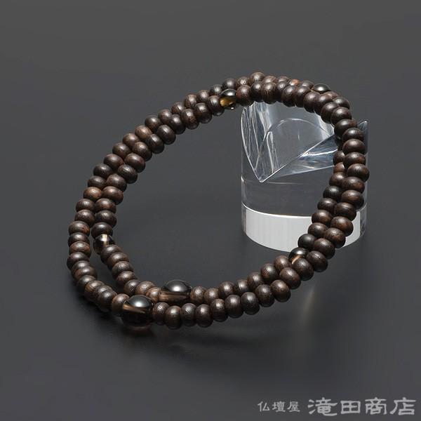 珠の素材：縞黒檀（艶消） 主珠108個　　　　　親珠・四天珠に茶水晶を使用中糸の素材：オペロンゴム（シリコンゴム）サイズ：内周 約16.5cm〜約17.5cm宗派：すべての宗派でお使いいただけます備考：携帯用ポーチ袋付き本式数珠と同じ仕様の...