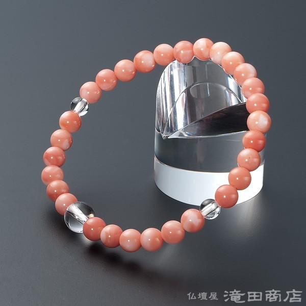 珠の素材：深海珊瑚 約5.5mm玉　　　　　親珠・2天珠に本水晶を使用中糸の素材：オペロンゴム（シリコンゴム）サイズ：下記のサイズよりお選び下さい　　　　・内周 約15cm　　　　・内周 約16cm　　　　・内周 約16.5cm備考：携帯用...