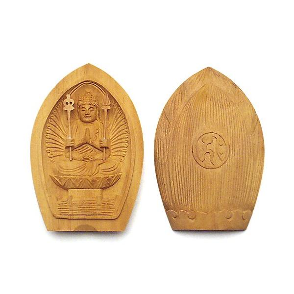 寸法：高さ6cm×巾4cm材質：白檀製干支：子年生まれ備考：携帯に便利な金襴袋付き千手観音菩薩は広大無限の慈悲を持ち、広範囲に細やかに人々を救うと言われています。また、悩みを救い、願いを全てかなえてくれると言われています。