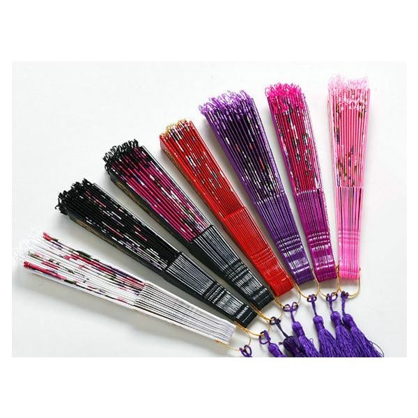 安くて実用品！バレエ 練習、レッスンに最適なレース柄扇子です。素材：レース、プラスチック、その他サイズ： 開いた寸法：幅約43ｃｍ　　片面貼り扇面の模様などお任せになります。表示価格は1本の値段です