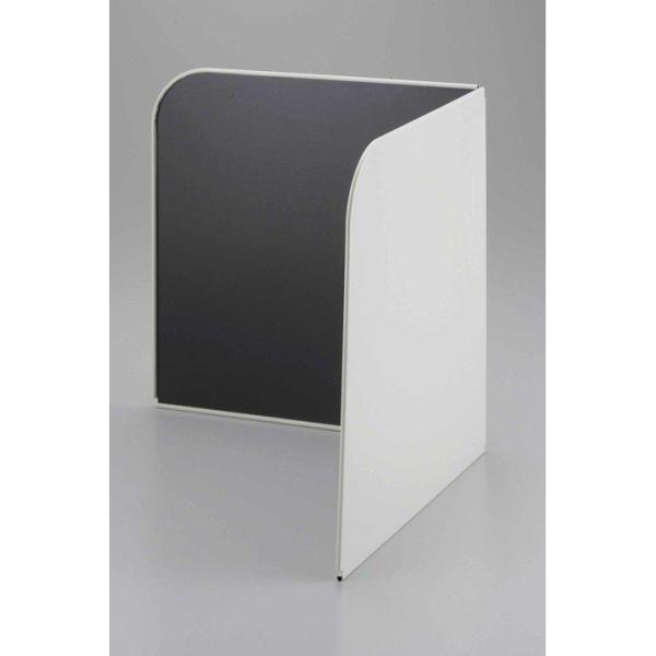 料理中の油はね・飛び散りをしっかりガード！いため料理をすると、広範囲に油がはねてお掃除が大変、そんな悩みを解消します。使い方はかんたん、料理前にガードを立てるだけです。終わったらパタッとたたんですき間に収納。折りたたみ時8mm厚になるので場...