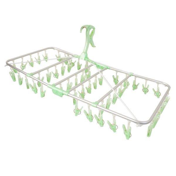 清潔・シンプル・機能的な角ハンガー！衣類にやさしいピンチが50個付きで、たっぷり干せます汚れがつきにくくサッときれいにふき取れる、清潔で丈夫なアルミフレームです太いポールも、ロープにも対応できるカモイフック付きです突起・凹凸の少ないフレーム...