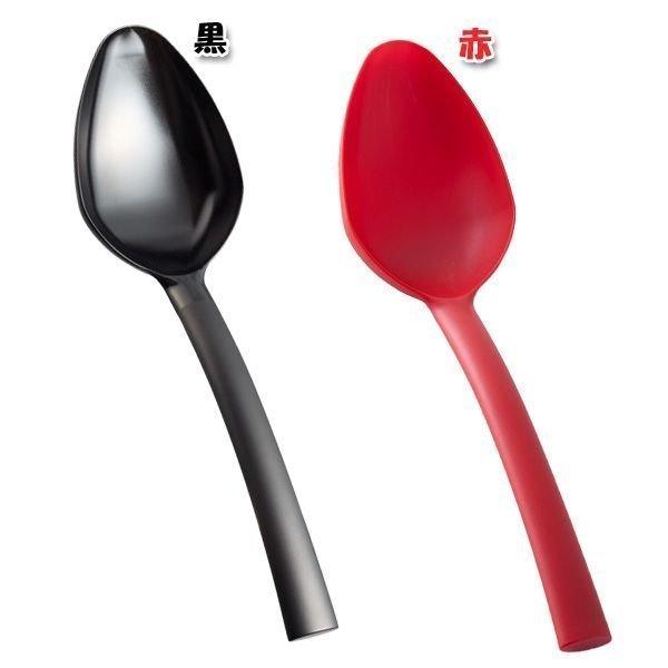 お玉と盛り付けのスプーンの機能を生かした形のツールです。ハンドル近くのカーブの注ぎ口で、一杯約70mlのスープが注げます。細かくやわらかい具材もくずさずにすくえる！握りやすく使いやすい長さのハンドルは、一体型なのでお手入れもラクラク♪炒めも...