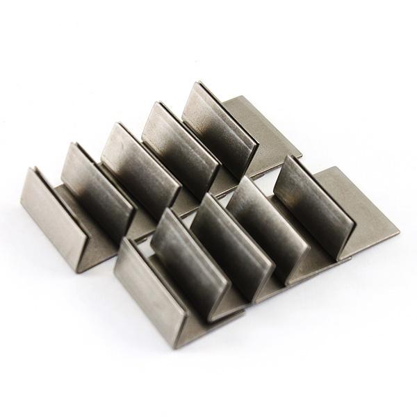 ・お得な10個入り、ビンテージ加工されたステンレス製の　こだわりステーショナリーグッズです。・お店のディスプレイ用やプライススタンドに最適。・カードスタンドやメモスタンドとして使えます。・サイズ 約　W2.3xD1.8xH1cm（個別サイズ...