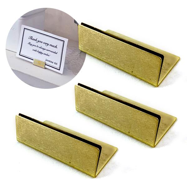 ・真鍮製のこだわりステーショナリーグッズです。・お店のディスプレイ用やプライススタンドに最適。・カードスタンドやメモスタンドとして使えます。・サイズ 約　W4.5xD2.5xH1.5cm（個別サイズ） ・素材・材質 真鍮 ・内容量 3個 ・...