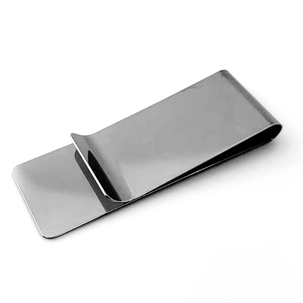 無駄のないシンプルなデザインが飽きを感じさせません。財布を持ち歩きたくない時やお札だけ別にして持ち歩きたい時に一つにまとめられ煩わしさもなく、またすぐに取り出せますので便利なアイテムです。軽く丈夫なステンレス素材、遊び心ある大人の為の逸品。...