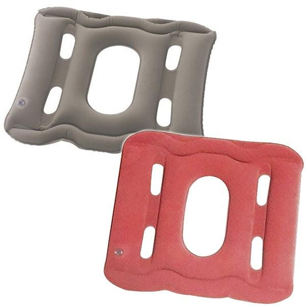 つらいお尻をやさしく保護。大小の穴が通気性を保ちます。中央部の大ホールと周囲の小ホールの働きで、体圧から生じる痛みを分散。床ズレや長時間寝たときの身体の痛みの予防に最適です。オフィスレディや、むれやすい方、長時間イスに座って仕事をする方に。...