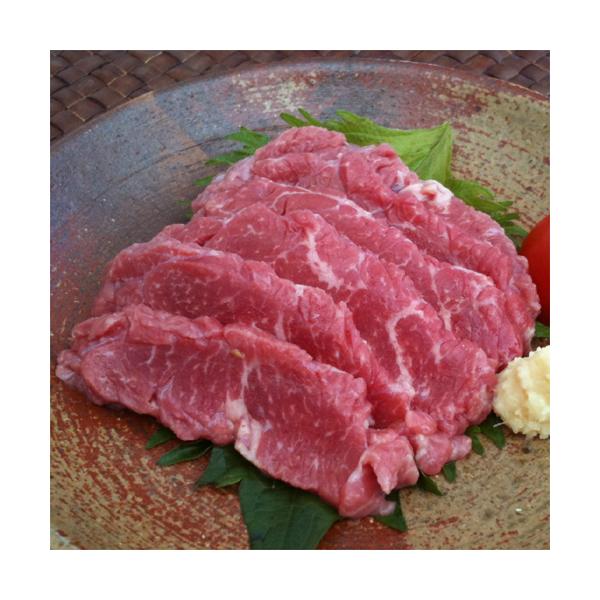 霜降りは苦手だけど、赤身はアッサリし過ぎていて…そんなお客様に好評の中霜降馬刺しです。半解凍でカットすれば身くずれしにくく、切りやすいのでオススメです。商品名：天然中霜降り馬刺し(生食用)原材料名：馬肉(ポーランド産)加工地：国内内容量：約...