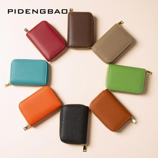 じゃばらタイプの大容量カードケース。大きく開くのでカードの取り出しも簡単。カードだけでなく、お札や小銭も収納可能。手軽な財布としても使用可能です。通り抜けポケットは1000円札を折らずに収納できます。コンパクトサイズなので小さいカバンでも邪...