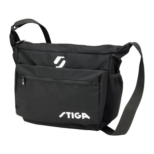 ブラックは、ブラックファスナーにホワイトのロゴ。ブラック／ゴールドは、ゴールドファスナーにブラックのロゴ。A4サイズが収納でき、前面、背面、両サイドにも収納できる。様々なシーンで活躍。SHOULDERBAG RIVAL JP BLACKショ...