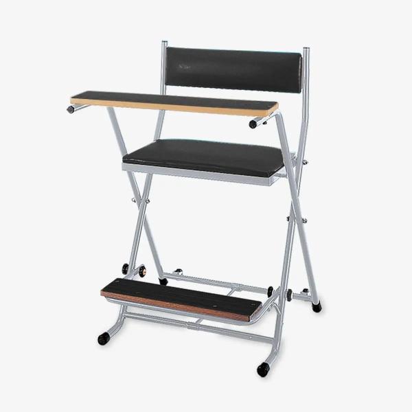 ■サイズ：使用時＝高さ107×幅74×奥行き74cm、シート高さ67cm■重量：25kg■材質：スチール（回転式メラミン化粧板張テーブル付き、足台ステップ高さ2段調節式）、座部＝レザー■原産国：日本※送料：実費※納期：受注後約40日※折りた...