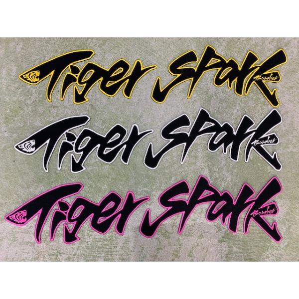 Tiger Spark（タイガースパーク）刺繍ワッペン(大）ニッカポッカ縦貼りすると従来の和テイストから一転目新しいイメージになります添付写真のイメージでご確認下さい＊カラー：黒文字にイエロー/グレー/ピンクで縁取り＊素材：エンブロン／ポリ...