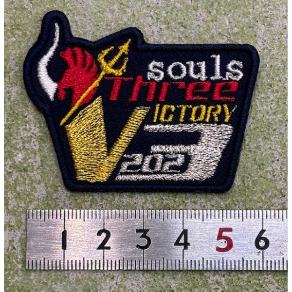 ThreeSoulsV3刺繍ワッペン(小)昭和からの野球好きの想いを消してはいけないとデザインしたThree Soulsロゴその想いに共感して頂ける皆様ありがとうございます。今年もご要望多く創りましたV3バージョン生地ベースカラー：ネイビー...