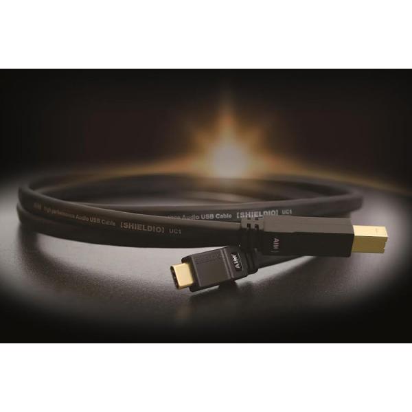 導体には高純度無酸素銅 + 純銀コーディングを採用 / 信号と電源ラインをSPセパレートフラット構造としノイズ干渉を抑制