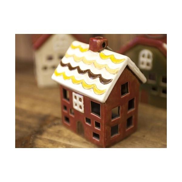 【ご購入後の当店からの連絡はご登録のメールアドレスに通知いたします。必ずご確認ください】【商品概要】サイズ:W9×D8×H12.5cm【商品説明】説明メゾン型のセラミックランタンとなります。キャンドルホルダーとして使用するだけでなく、インテ...