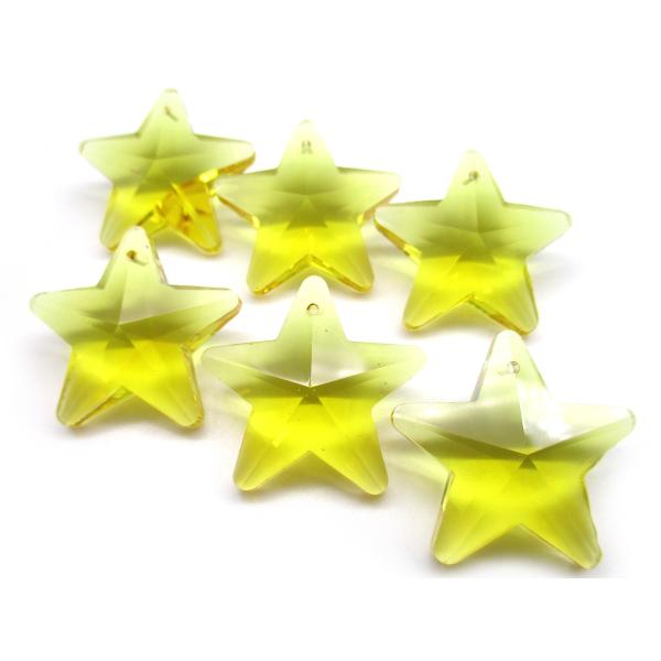 【商品概要】カラー　イエロー 6個セットサイズ　約3cm×1cm素材：クリスタルガラスカラフルな星型サンキャッチャーです。穴が開いてるのでマルカンやワイヤーを通すことが出来ます。手作りサンキャッチャーの材料としていかがでしょうか。四つ葉のク...