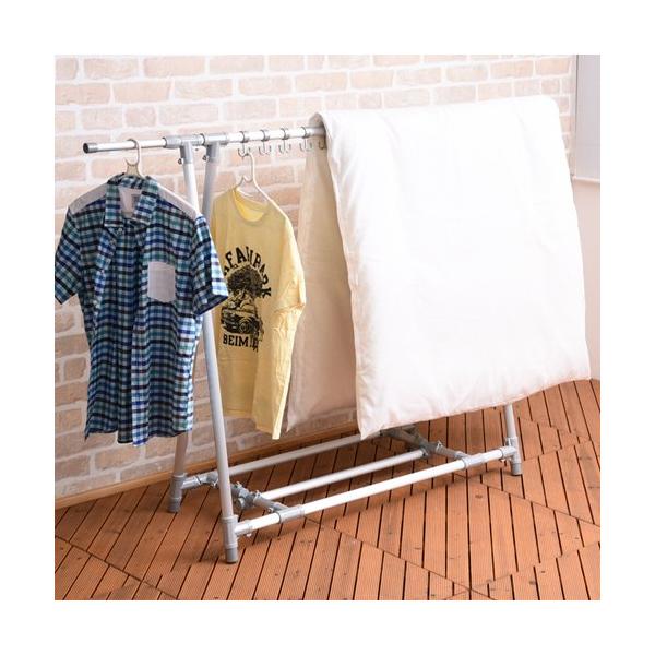 【商品概要】商品名：軽量！アルミ製折りたたみ式A型伸縮布団干し（NO-NT7AX-SVQ）商品サイズ（約）：W129〜220×D46×H119cm（使用時）/　W129×D7×H122cm（折りたたみ時）耐荷重：平均荷重で約15kg材質：ア...