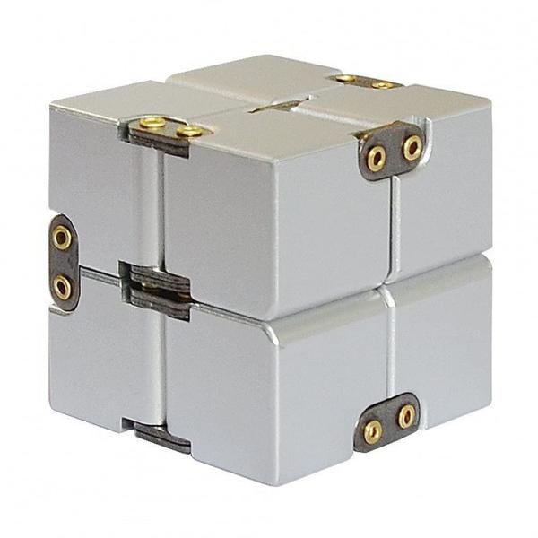 【商品概要】●シンプルなデザイン：インフィニティキューブは、8つの小さなキューブから構成されています。無限にブロックが湧き出てくるようなイメージでカチャカチャいじって脳トレできます。各キューブが任意の方向と角度から回転できる立方体型。一つの...