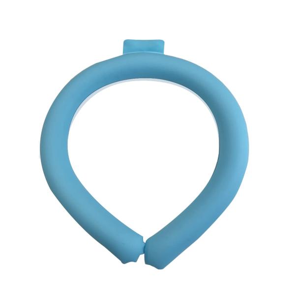 【商品概要】28℃をキープ！首元ひんやり真夏の水道水でも凍り、繰り返し使用可能！【商品説明】説明●服が濡れない、水滴が出ないからとても快適です。 ●28℃をキープ！夏の水道水でも凍らせることができます。 ●28℃以下であれば、冷蔵庫・冷凍庫...