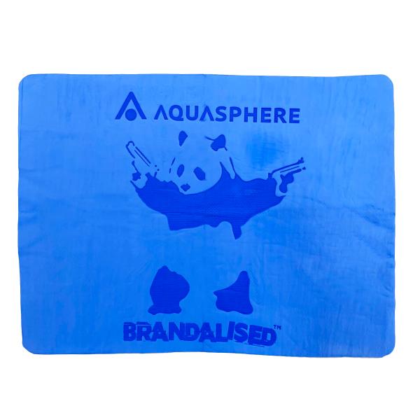 【商品概要】吸水性・速乾性のあるPVA素材覆面アーティスト・バンクシーのグラフィティ写真の中で人気のある「パンダガンズ」発売年・モデルイヤー:2022日本発オリジナル商品２カラー展開：ブルー、パープル【商品説明】【商品詳細】ブランド：Aqu...