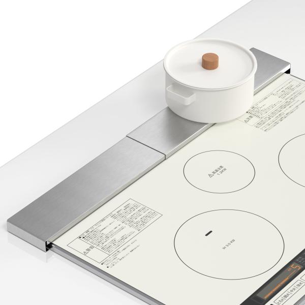 【商品概要】【置くだけで便利な排気口カバー】：ビルトインコンロ専用のコンロカバー。コンロ排気口の綱目を油ハネや調理くずから守り、キッチンの清潔さを維持します。【サイズ自由な伸縮式排気口カバー】：43.5センチから80センチまで、お宅のコンロ...