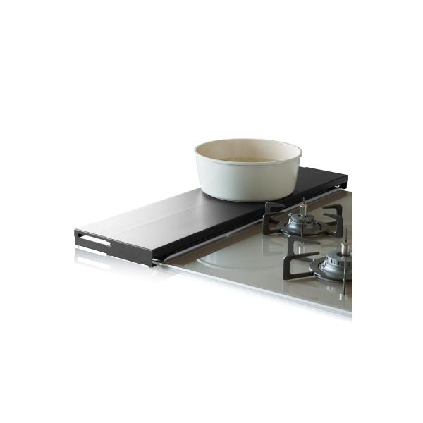 【商品概要】【リニューアルしました】1)奥行の幅が、最大幅15cmから3cm大きい18cmまで伸ばせるようになりました！ 2)カバーの高さをより調理くずが入りにくい低さへと改良しました！ 3)75cm幅が新登場しました ！【収納しながら、汚...