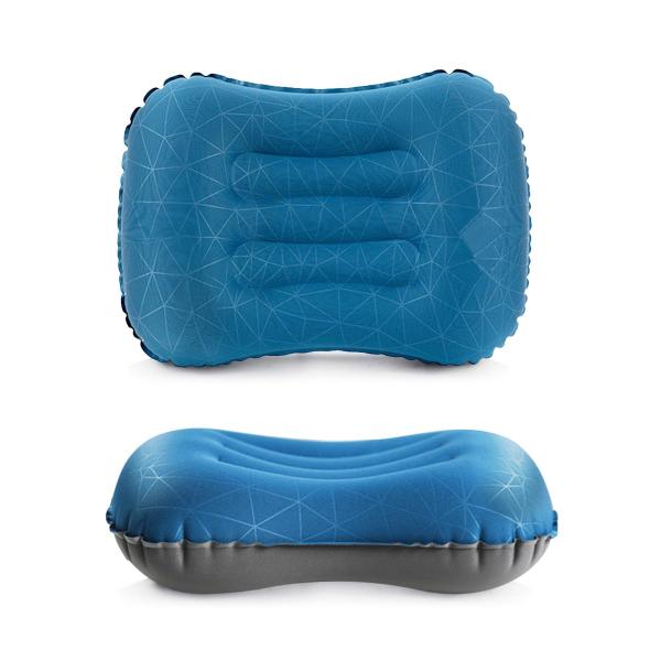 【商品概要】【2-in-1空気を入れ方法 】：本製品は従来のエア枕と違って、2つの空気を入れ方法を設計され、手動プレス式と吹き込み式を両立させ、自由に選びます。口で空気を吹き込むの場合、空気入れ口を閉じ、排気口へ３~５回息を吹き込むだけで、...