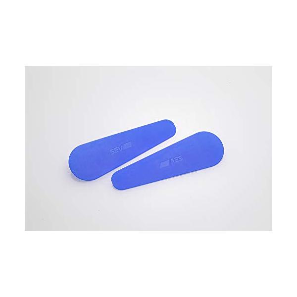 電子部品・ブルー W98×H32×D0.5mm /枚 HEBUP-00701N・わずか1.5g、薄さ0.5mmの軽量。フィット感をさらに強調するエッジ加工にもこだわりました。