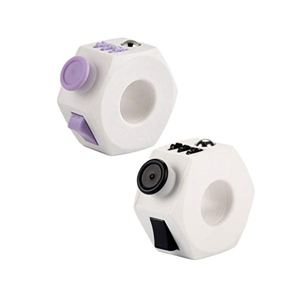 ブラック1個・パープル1個/ワンサイズ/-・Color:ブラック1個・パープル1個・ストレス イライラ 不安 手持ち無沙汰 解消 の フィジェットリング 2個セット です。指先でいじると安らぎを感じられる7つのアイテムが備わっています。・社...