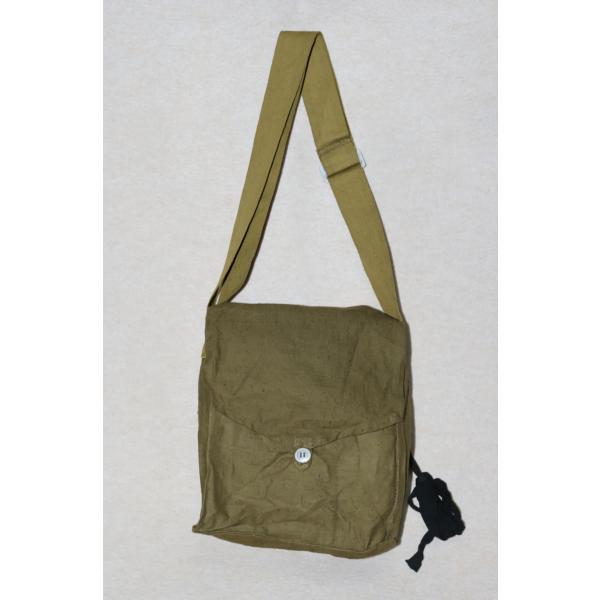 M19 激レア物 ビンテージ ロシア軍用 ガスマスク バッグシミ汚れ有り ジャンク 多分58年製です。軍系倉庫に長期保存備蓄品で無造作に保管されていた物でシミ汚れ錆など多数あるためUSEDジャンクとしてご紹介しております。不確かながらプリン...