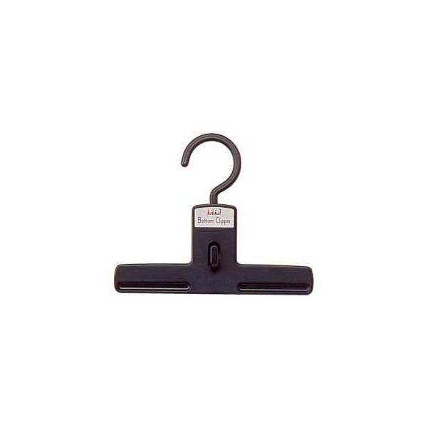 収納効率の良い薄型設計のボトムクリッパー、上下連結式のロングセラークリップハンガーです。・サイズ:幅20.0cm 厚さ3.5cm・材質　本体 ハイインパクトスチロール　　　　　フック部 ポリプロピレン　　　　すべり止め 改質合成ゴム　カラー 黒